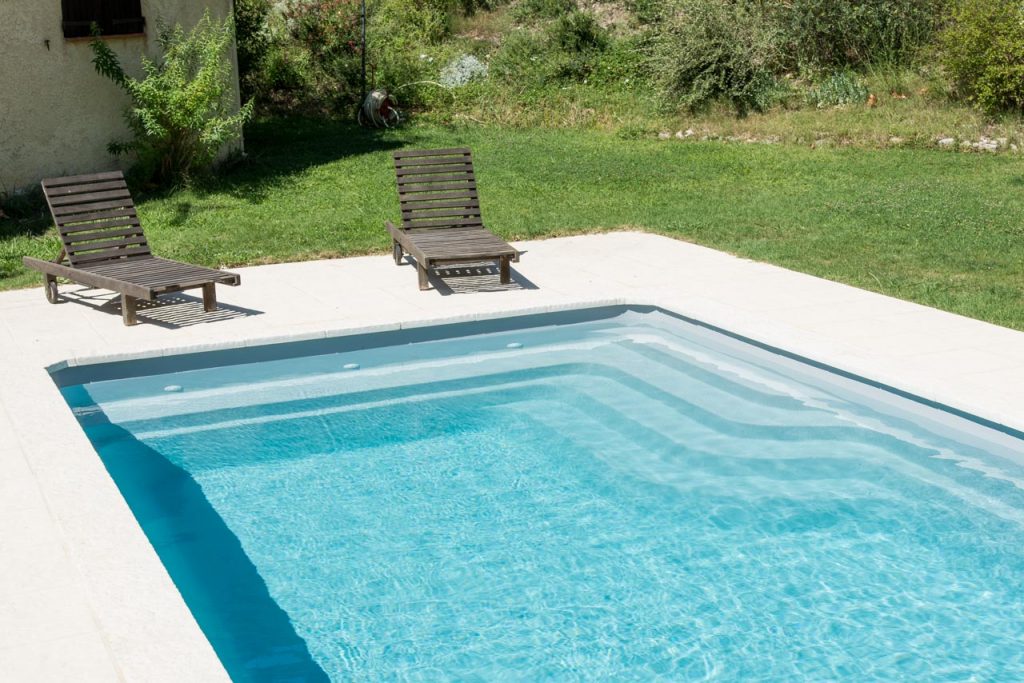 Corse piscine polyester. Spécialiste de la piscine en Corse
